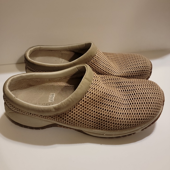 Merrell | Shoes | Merrell Womens Sz 1 Encore Breeze Beige Slip On ...